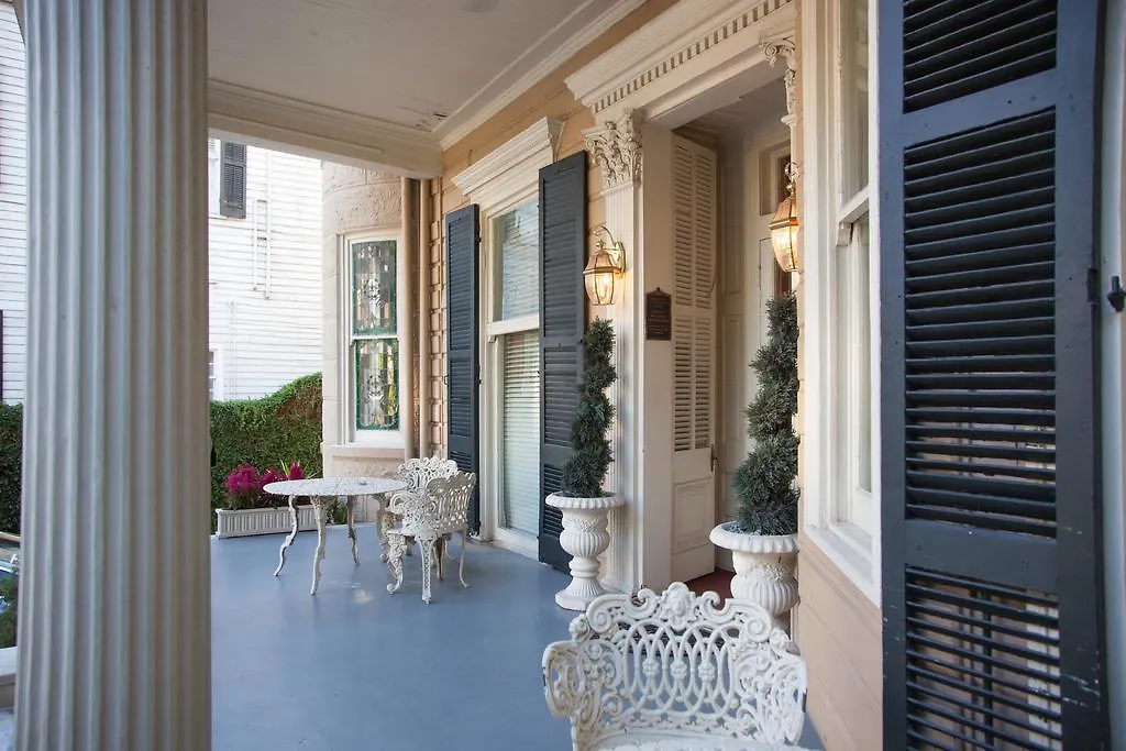 THE CORNSTALK HOTEL NEW ORLEANS: LOW RATES, SAVE ON YOUR STAY